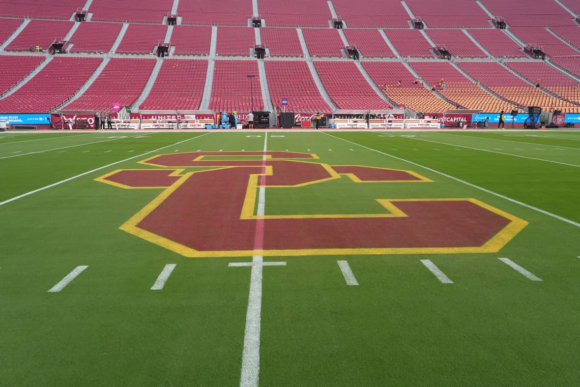 5-Star QB Makes Surprise Visit To USC Trojans Game - LAFB Network