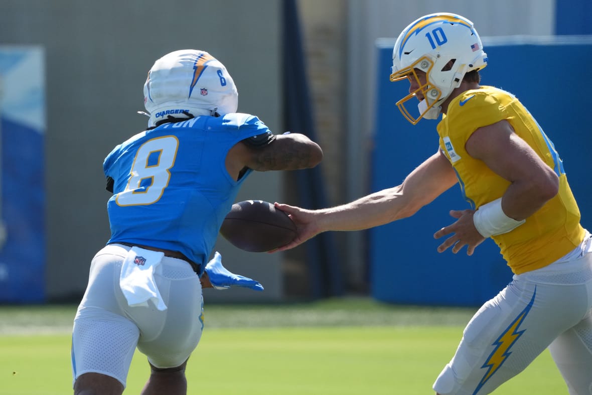 Chargers Shake Up RB Room Ahead Of Week 13 Raiders Matchup - LAFB Network